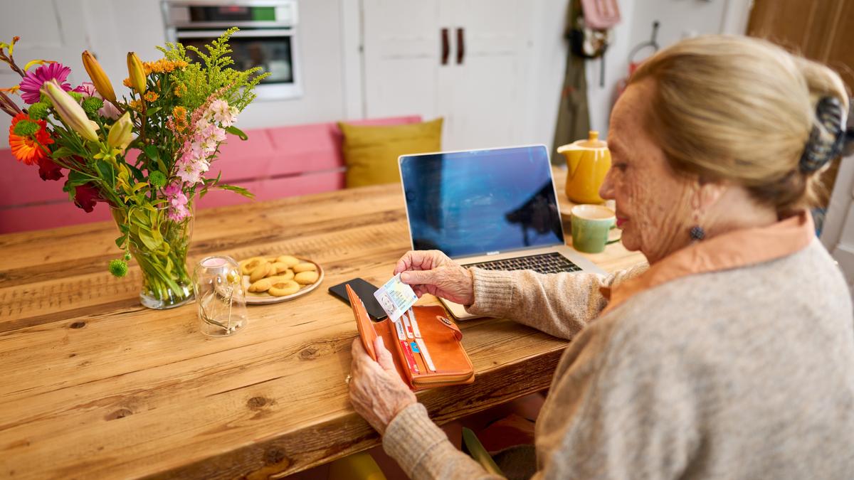 How to activate the ABN AMRO app using your ID?